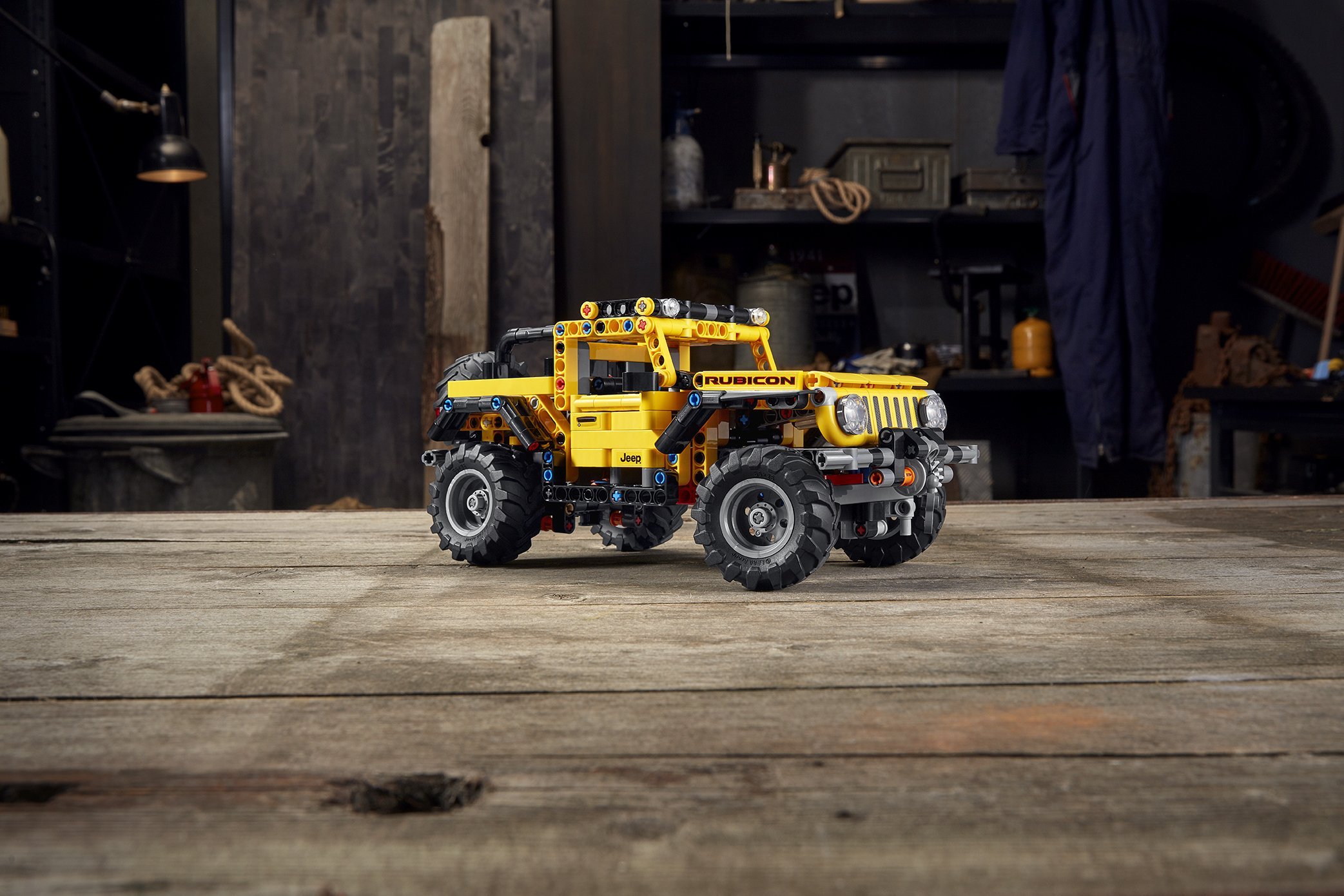 Shiny Yellow Jeep Wrangler Rubicon Revealed - Brick Brains