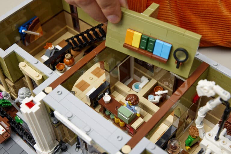Unveiling The LEGO® Icons Natural History Museum Set: A Masterpiece of ...