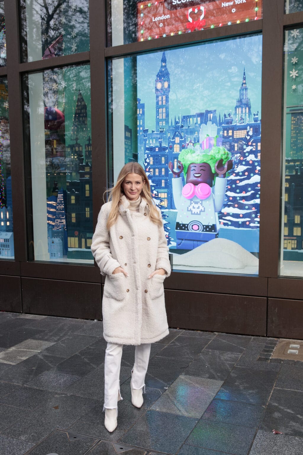 LEGO's Epic Transatlantic Snowball Fight: New York vs London! - Brick ...