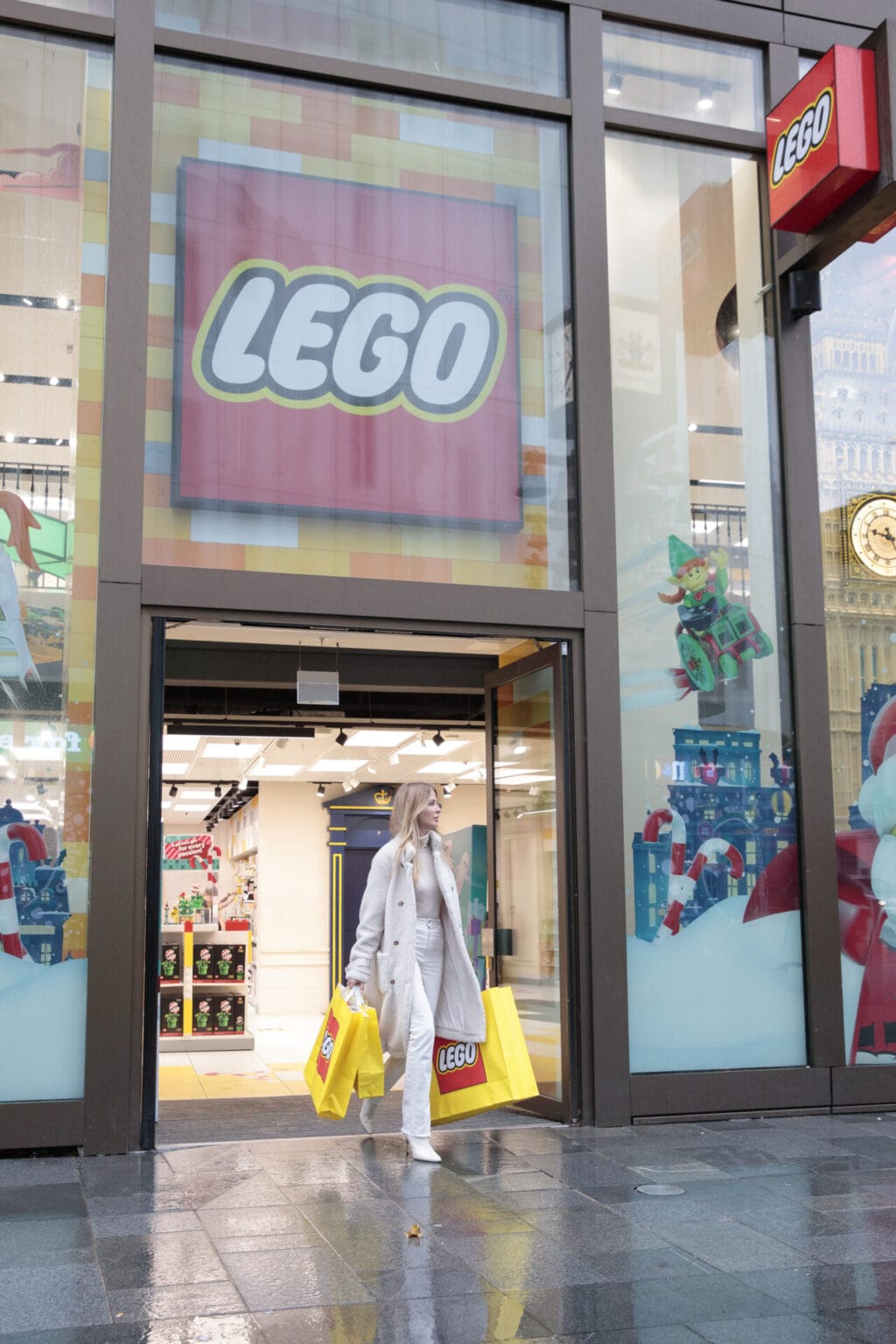 LEGO's Epic Transatlantic Snowball Fight: New York vs London! - Brick ...