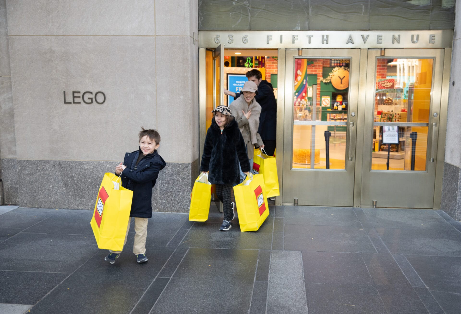 LEGO's Epic Transatlantic Snowball Fight: New York vs London! - Brick ...