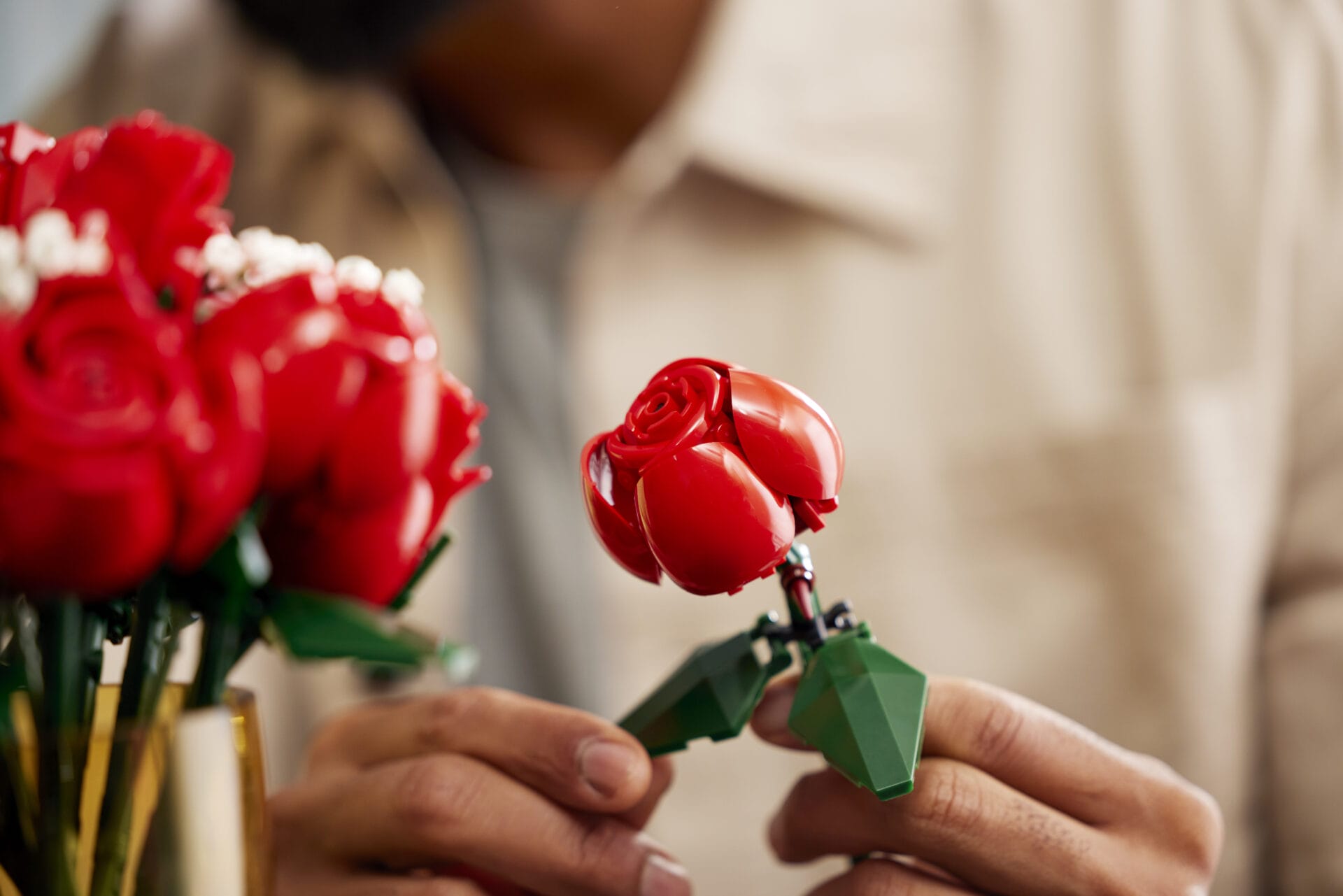 LEGO® Botanical Collection Blooms With Bouquet of Roses - Brick Brains