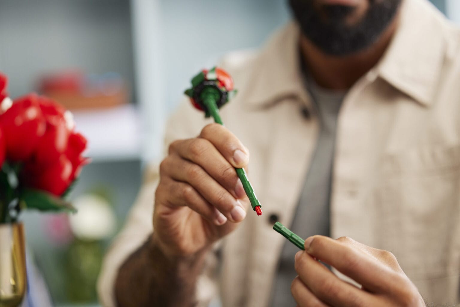 LEGO® Botanical Collection Blooms With Bouquet of Roses - Brick Brains
