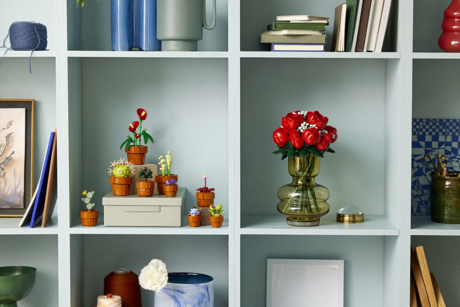 LEGO® Botanical Collection Blooms With Bouquet of Roses - Brick Brains