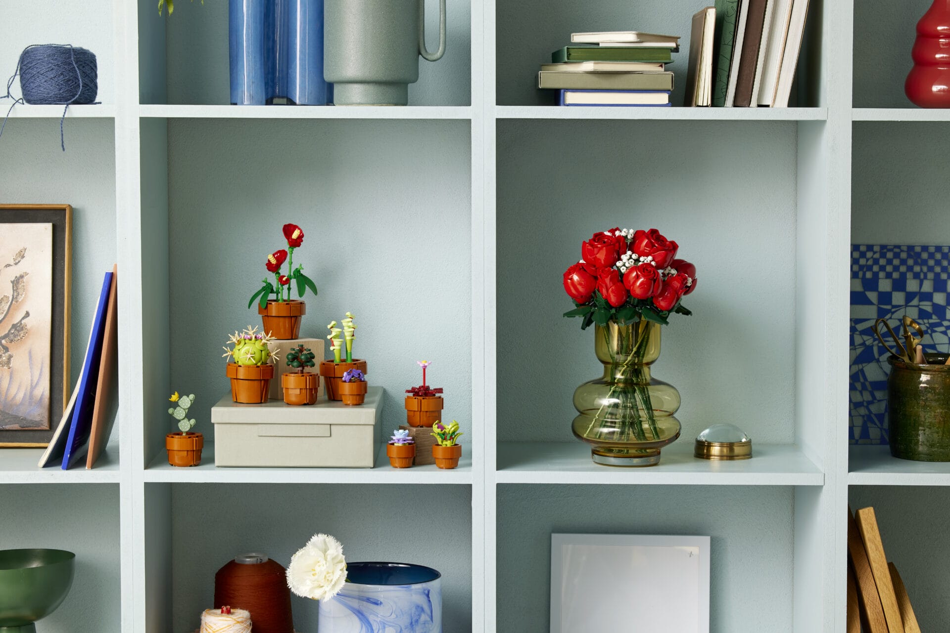 LEGO® Botanical Collection Blooms With Bouquet of Roses - Brick Brains