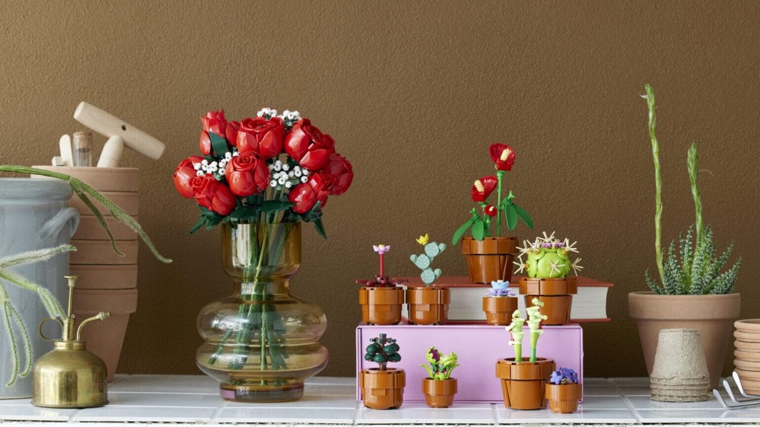 LEGO® Botanical Collection Blooms With Bouquet of Roses - Brick Brains