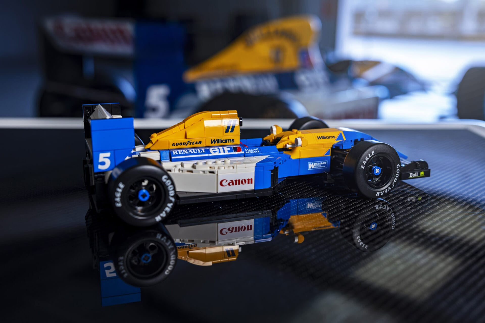 LEGO® Icons Williams Racing FW14B & Nigel Mansell hits the track - Brick Brains