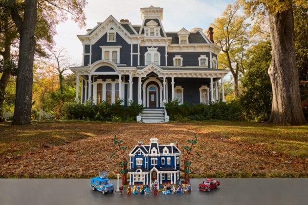 LEGO Stranger Things Creel House: The Amazing Transforming LEGO House ...